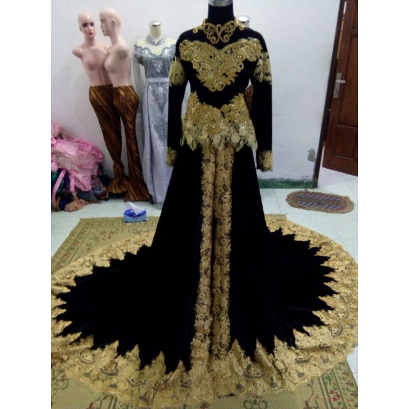 Jual kebaya bludru hitam kombi gold atasan full payet bagus banget ...