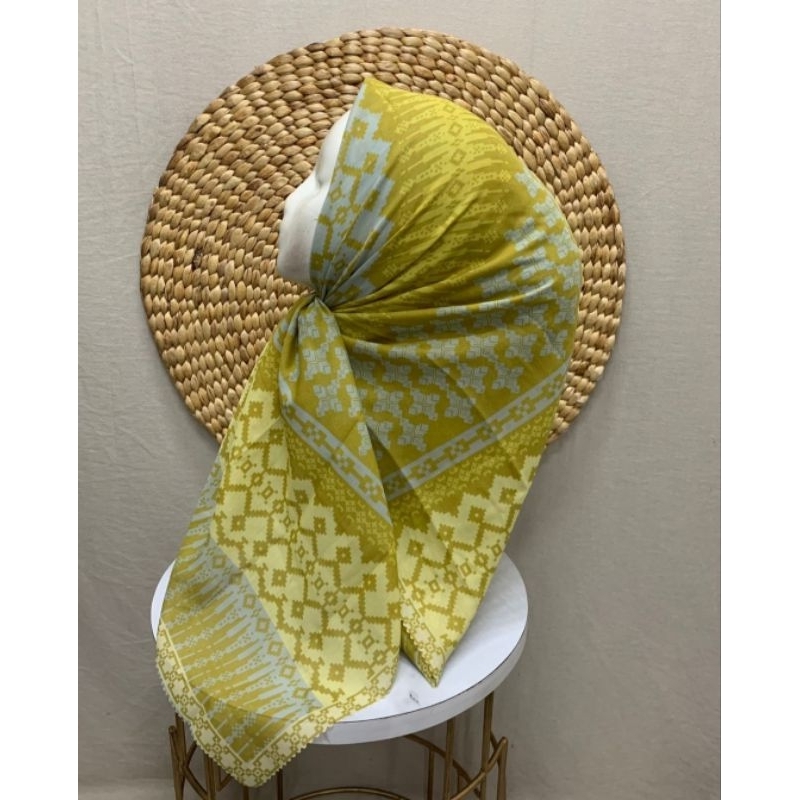 Jual HIJAB SEGI EMPAT VOAL MOTIF BATIK KUNING LEMON | Shopee Indonesia