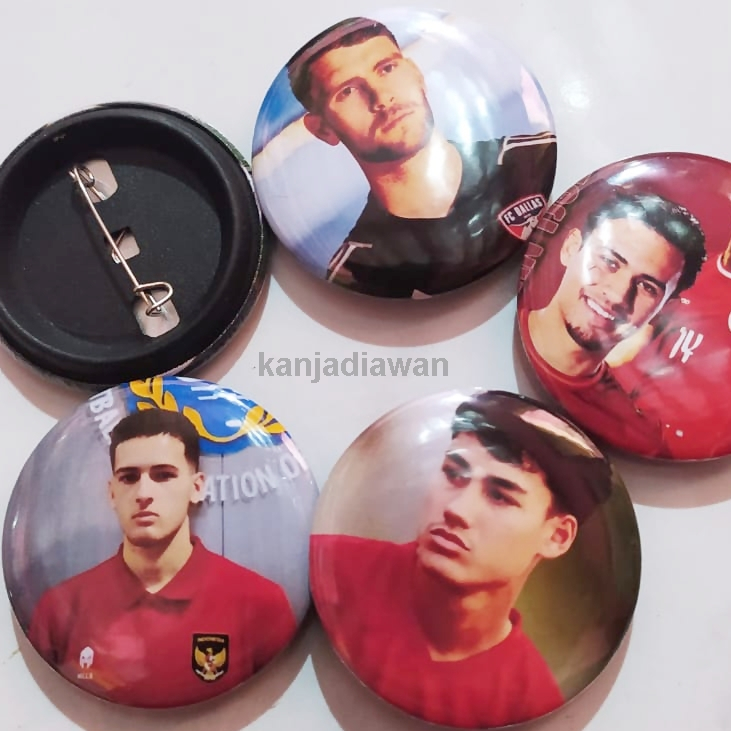 Jual Pin Timnas Indonesia Rafael Stuick Nathan Tjoe-A-On | Shopee Indonesia