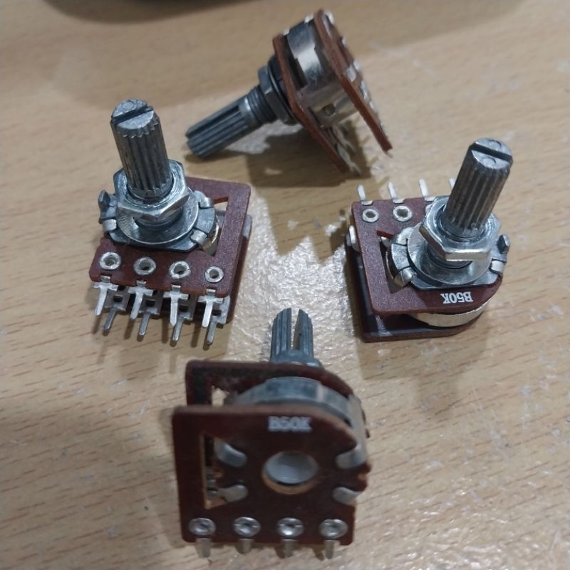 Jual Potensio 8 kaki 4 + 4 B50K | Shopee Indonesia