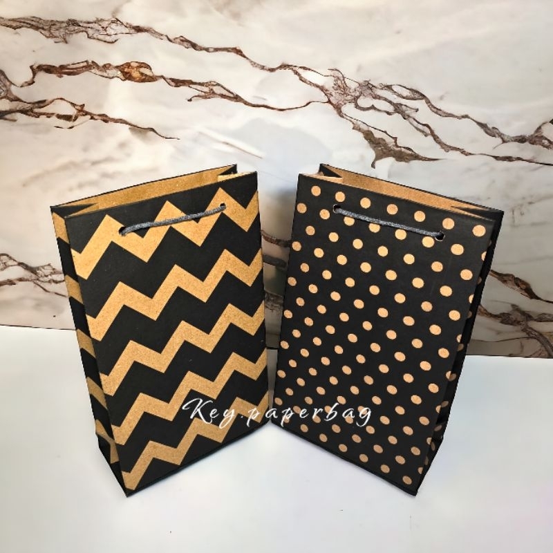 Jual Paper Bag Wafer Maroon & Black Series Uk 15x7x25 | Shopee Indonesia
