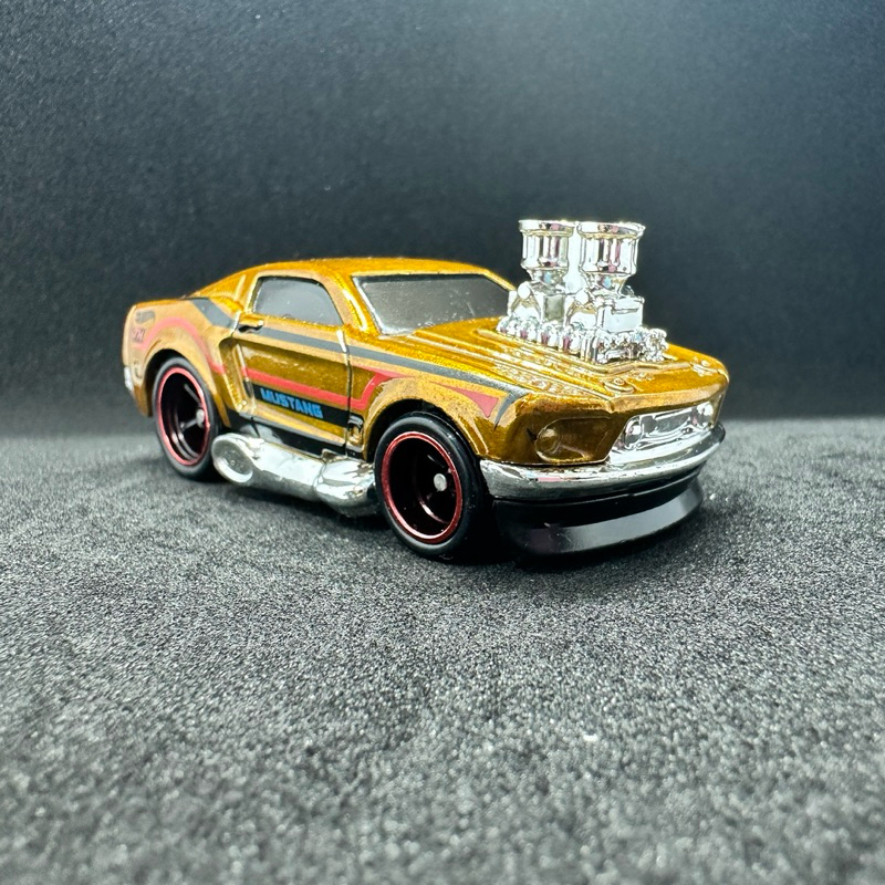 Jual Hot Wheels Premium 1:64 Diecast 1968 Mustang Tooned Gold Super ...