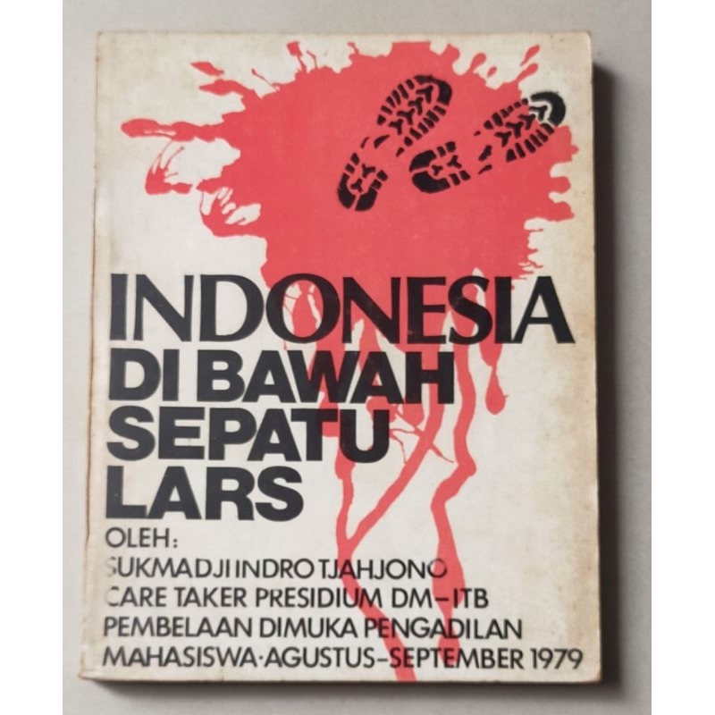 Jual Buku langka original : Indonesia Di Bawah Sepatu Lars / terbitan ...