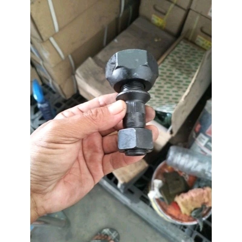 Jual Baut roda depan Canter LH (kiri) | Shopee Indonesia