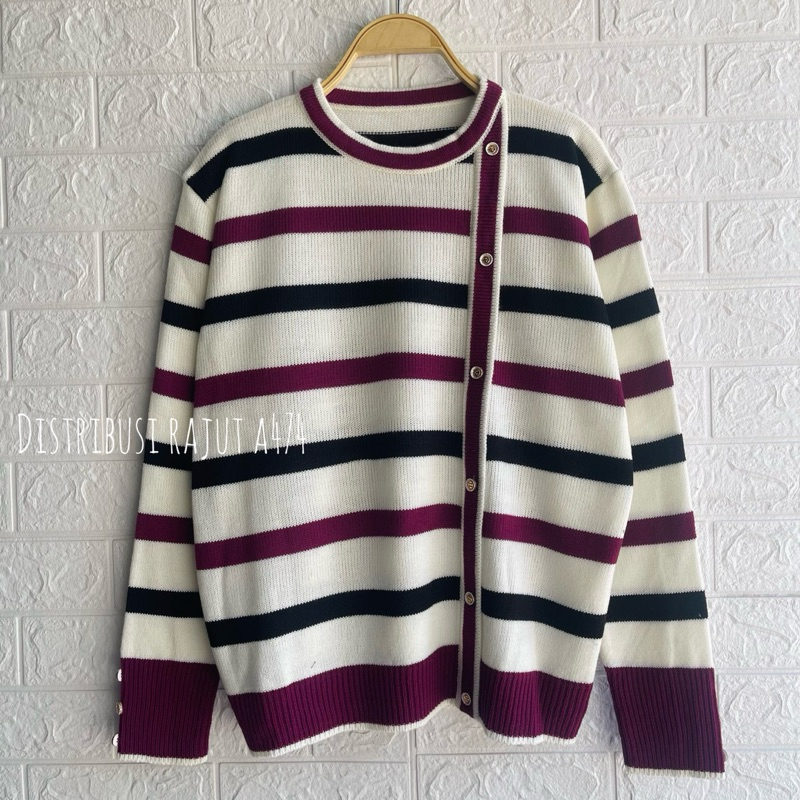 Jual QINARA SWEATER RAJUT MOTIF STRIPE KANCING KERAH BULAT WANITA ...