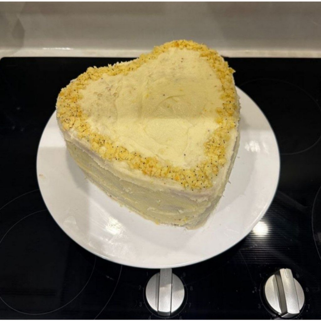 Jual Kue Ulang tahun Bentuk Love Ukuran 20cm / Bithday Cake Shape Love ...