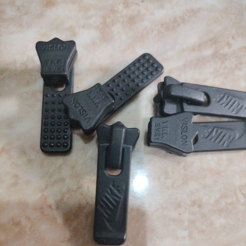 Jual kepala zipper /kepala resleting vislon (utk rel gigi buaya) no5 ...