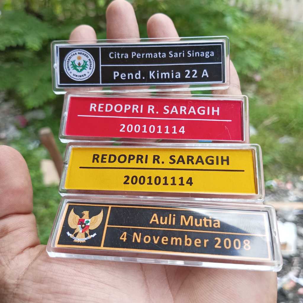 Jual Bed Nama | Papan Nama Akrilik Bening / NameTag Peniti & Magnet ...