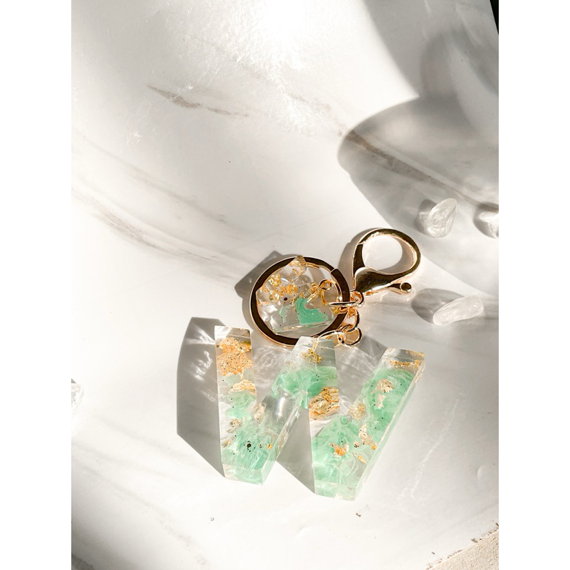 Jual Gantungan kunci resin epoxy initial bisa Custome Unik | Shopee ...