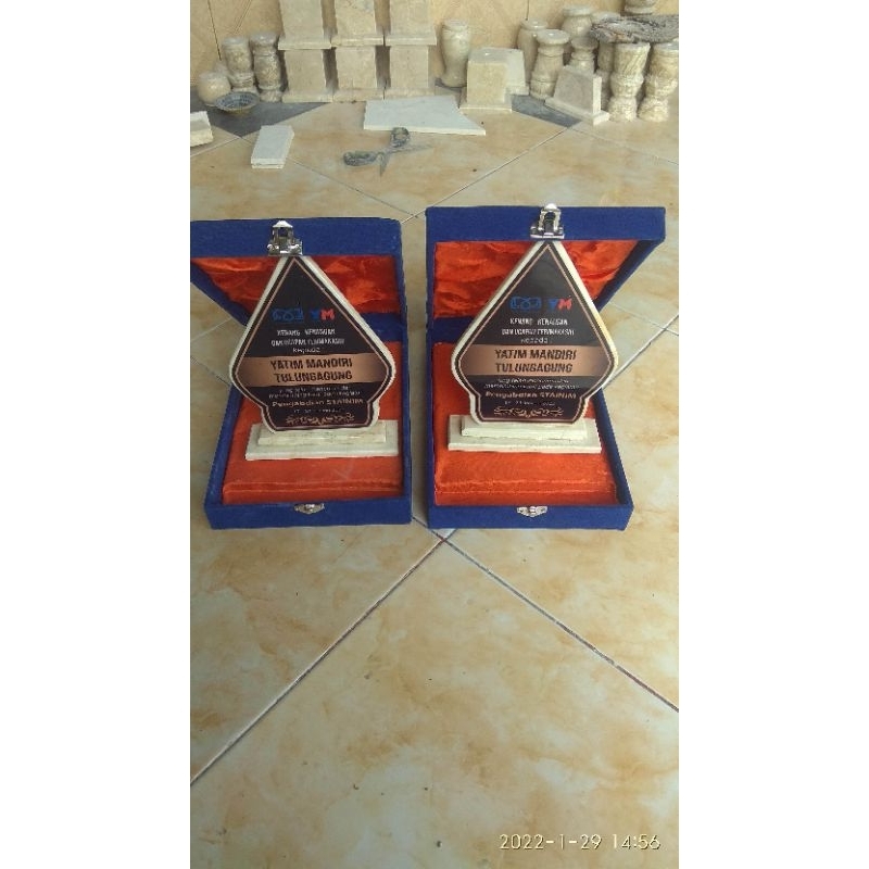 Jual Plakat Piala Vandel Gunungan (stiker tanam resin) | Shopee Indonesia