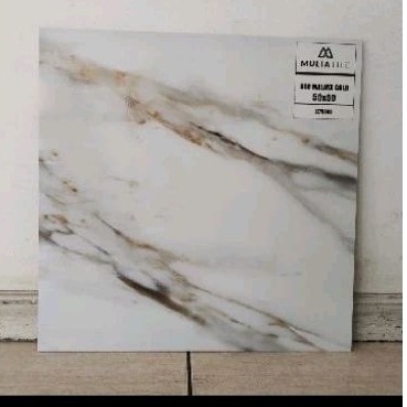 Jual KERAMIK LANTAI 50X50 MALAYA GOLD | Shopee Indonesia