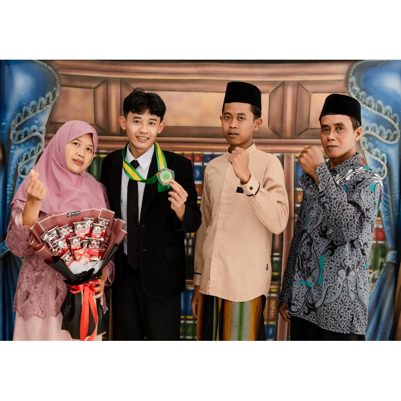 Jual Foto wisuda + frame | Shopee Indonesia