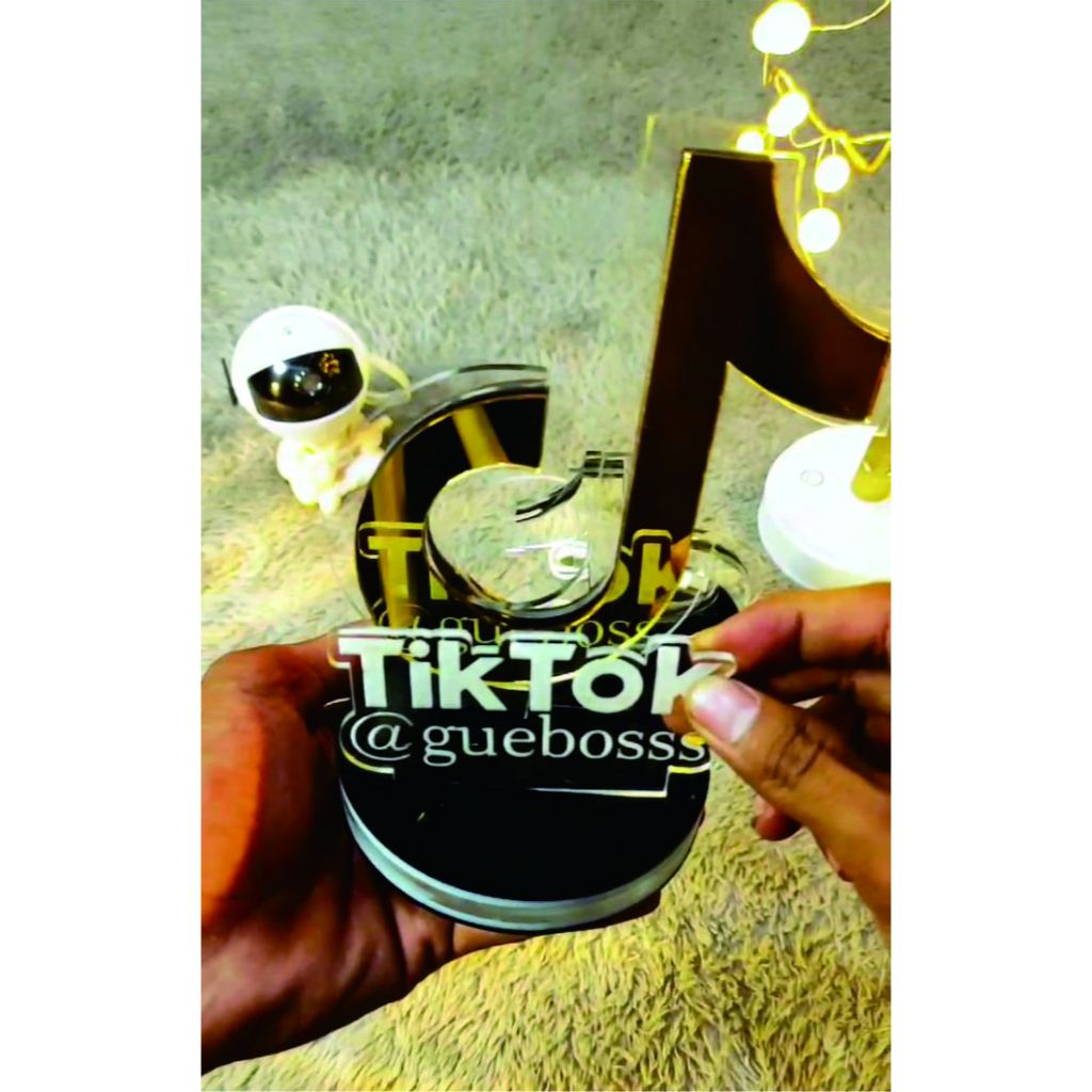Jual PLAKAT LOGO TIKTOK AKRILIK Gold & Silver PREMIUM | Shopee Indonesia