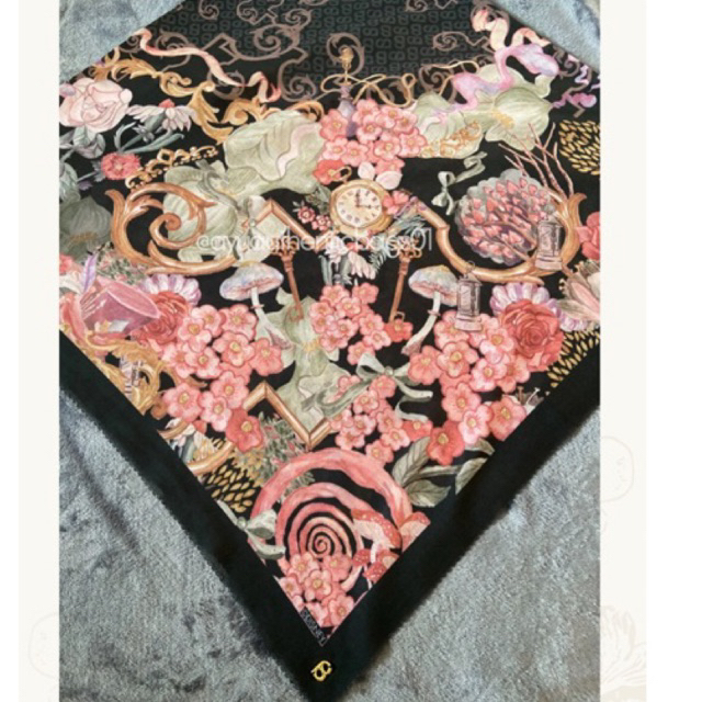 Jual Preloved Buttonscarves the wonderland caviar (laser cut brodol ...