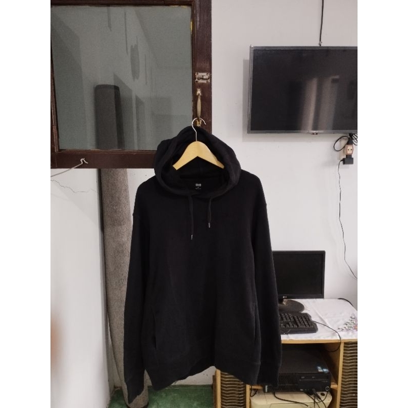 Jual Hoodie hitam polosan by Uniqlo | Shopee Indonesia