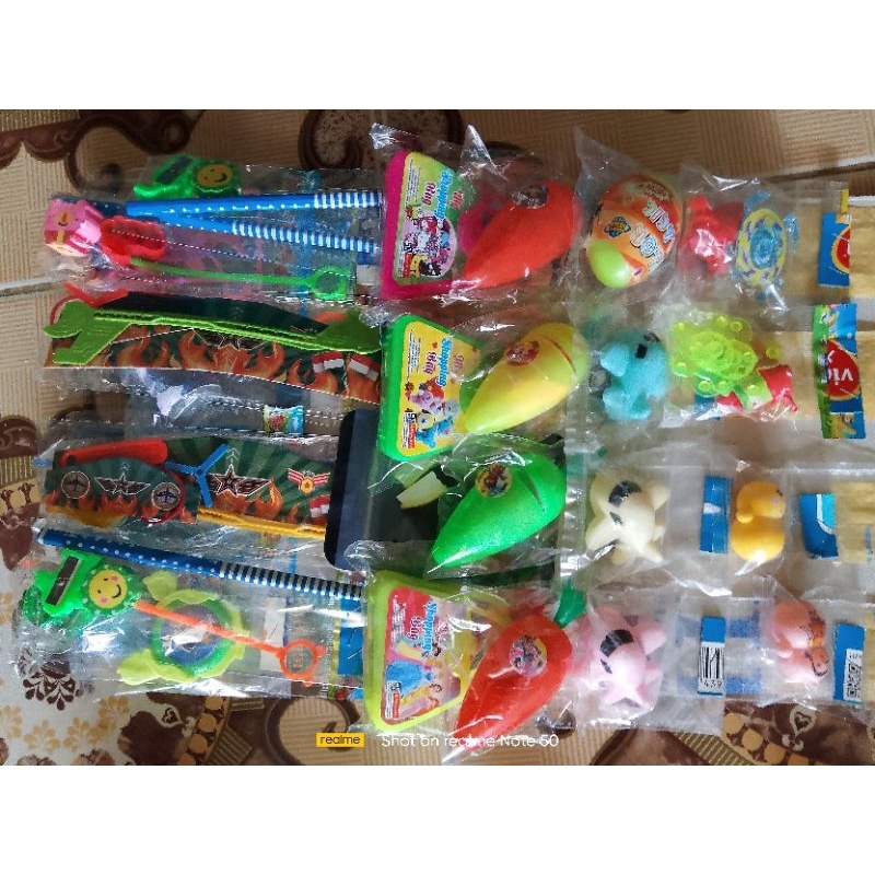 Jual mainan anak anak serba 2000 isi 50 mainan rencengan perpapan ...