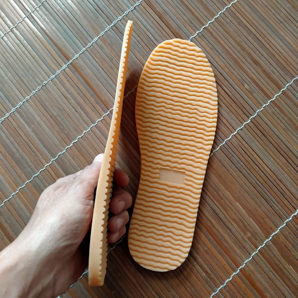 Jual SOL SEPATU DAN SENDAL LAKI LAKI DAN PEREMPUAN KARET MENTAH ANTI ...