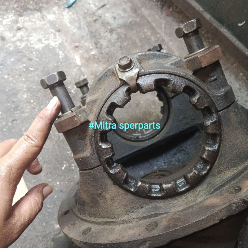 Jual Baut stelan gardan Mitsubishi colt diesel PS120 ragasa copotan orisinil | Shopee Indonesia