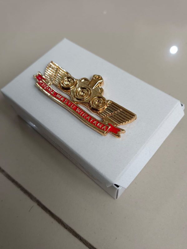 Jual brevet wing pin pdh tank kavaleri lis merah | Shopee Indonesia