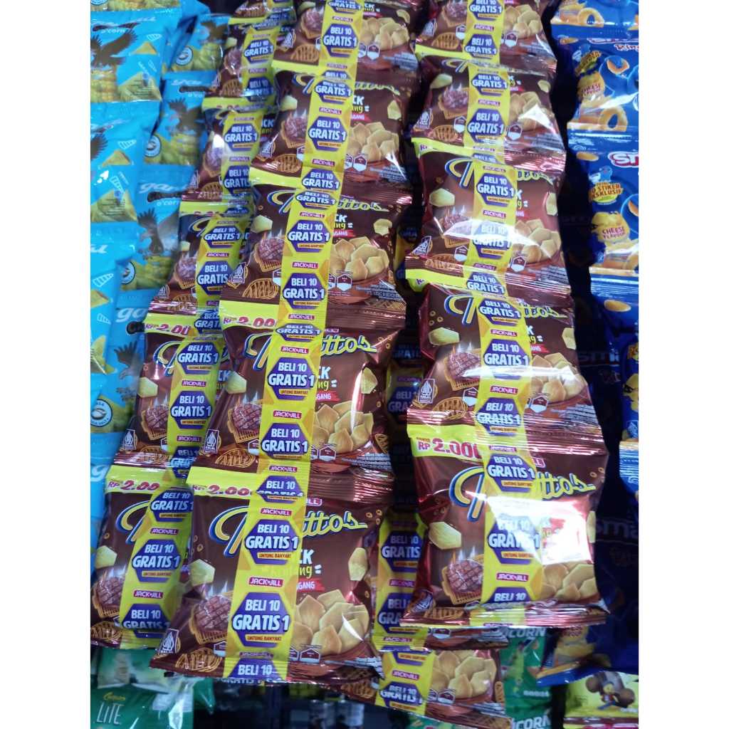 Jual Piatos snack kentang rasa sapi panggang kemasan renteng | Shopee ...