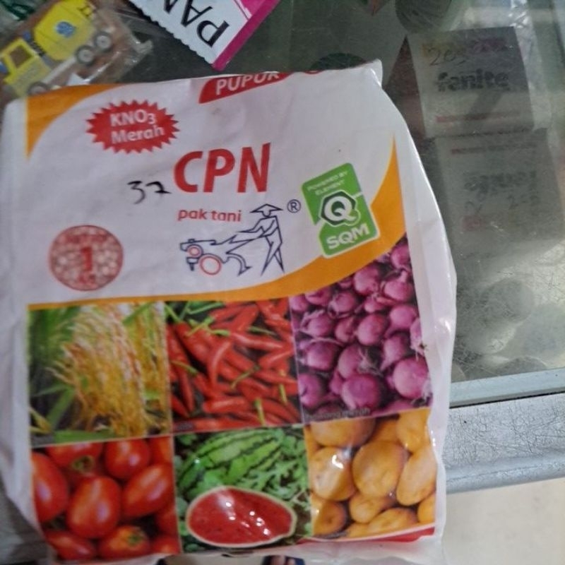 Jual PUPUK CPN KNO3 MERAH CPN 15-0-14 PAK TANI TANAMAN KEMASAN PABRIK 1 KG | Shopee Indonesia