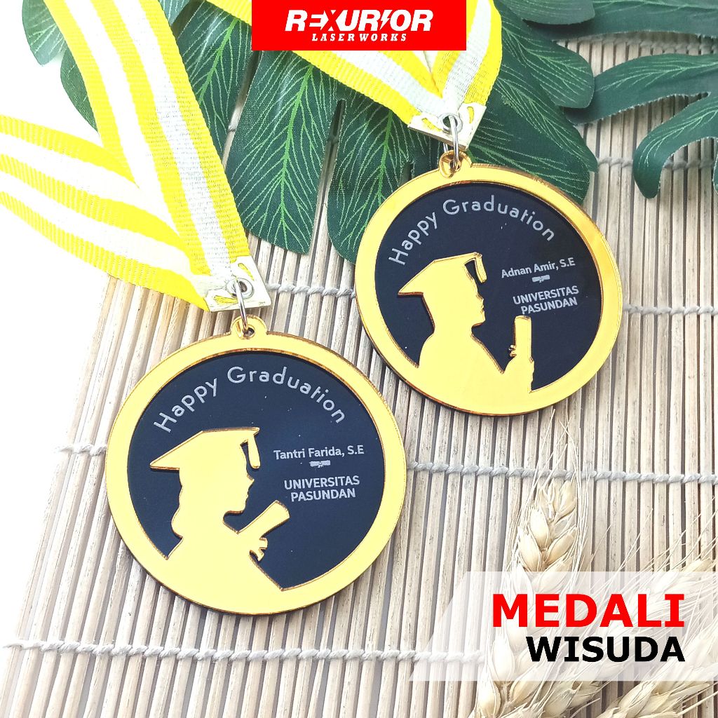 Jual Medali Wisuda Penghargaan Hitam Gold Custom Nama dan Universitas | Shopee Indonesia