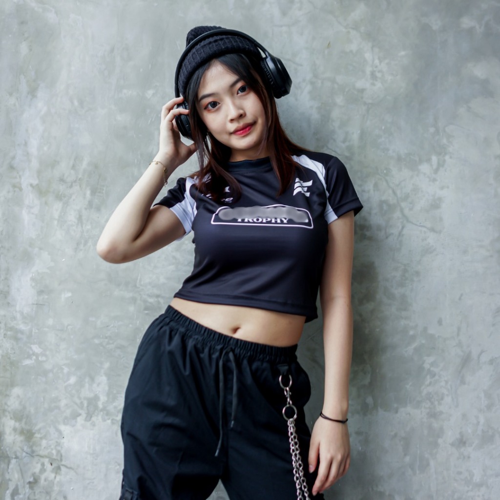 Jual Crop Top Tee Y2K Korea CML BLACK | 777 Studio Crop Top - Crop Tee ...