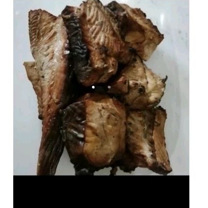 Jual ikan pari asap | iwak pe sirip plus daging 500gr isi 9-10pc ...
