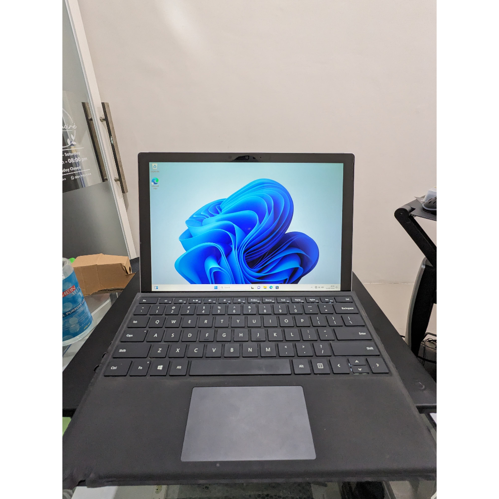 Jual Microsoft Surface Pro 5 ram 8 ssd 256gb keyboard english | Shopee ...