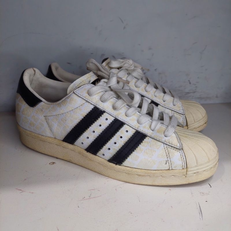 Jual sepatu second merk adidas superstar trainer low White size 37,3 ...