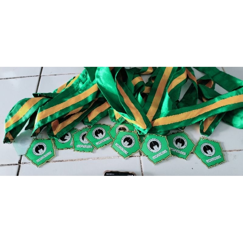 Jual Mendali Kelulusan/Mendali Wisuda/Mendali Akrilik | Shopee Indonesia