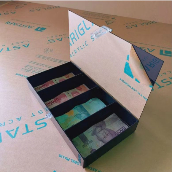 Jual Akrilik Kotak Penyimpanan Uang ( 4 slot uang kertas ) | Shopee ...