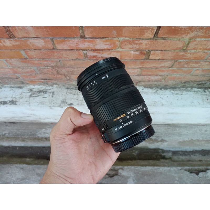 Jual LENSA SIGMA CANON 18-200MM DC F3.5 MULUS ADA BONUSNYA | Shopee ...