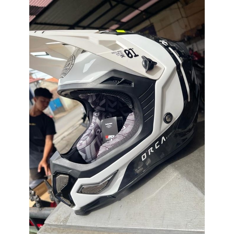 Jual HELM CROSS ORCA HYPERION CARBON BLACK WHITE | Shopee Indonesia