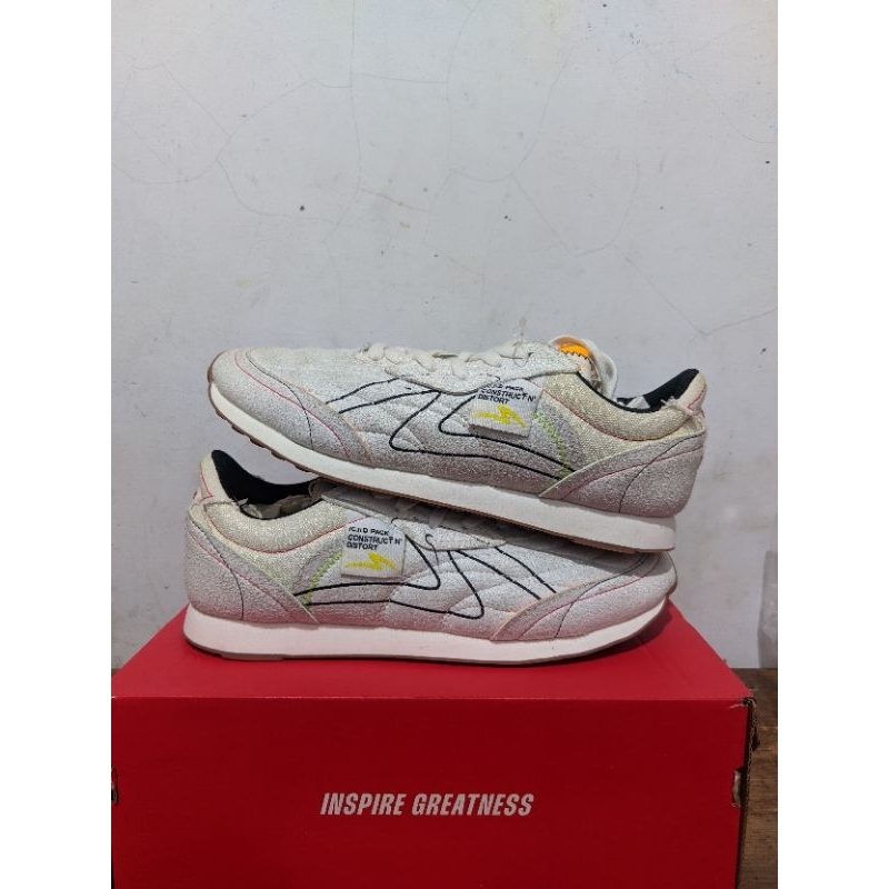 Jual Sepatu Sneakers Specs Shaman Off Pitch Cnd Pack - White (SAMPEL ...