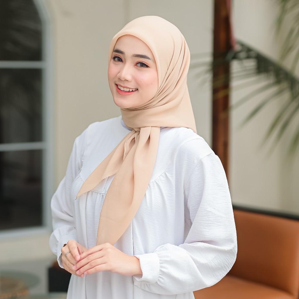 Jual jilbab polos Segi Empat Bella Square 115x115 cm/hijab segiempat ...