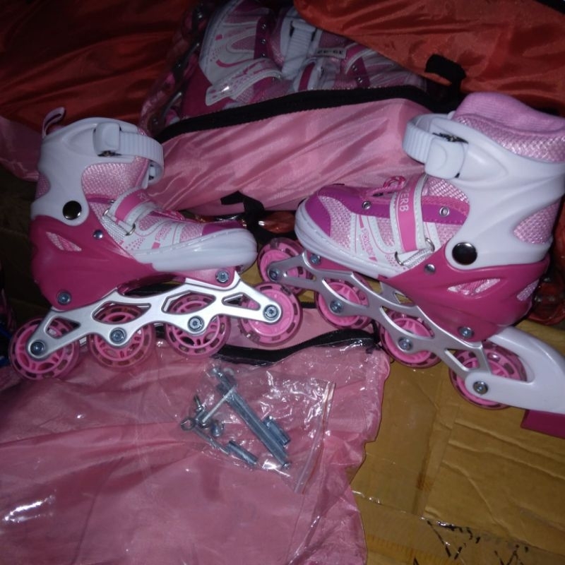 Jual Sepatu Roda 2 in 1 bisa Roda Bajaj bisa juga Roda lurus cocok buat ...