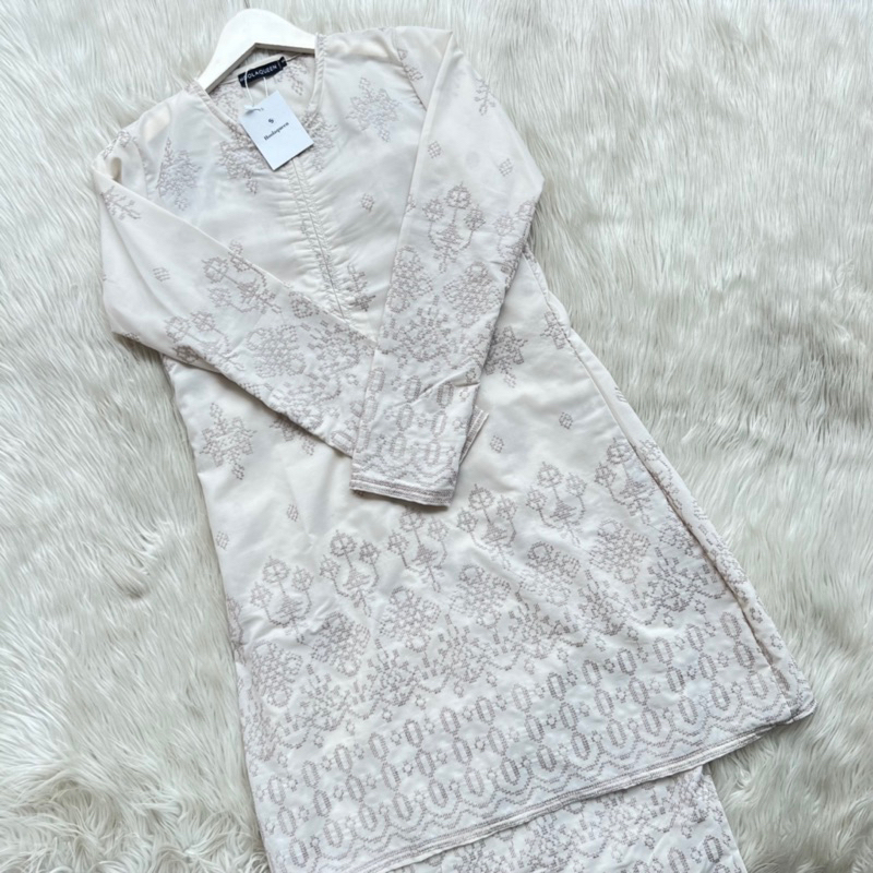 Jual Hoolaqueen - One Set Cotton Bordir - Set Kurung Bordir - Set ...