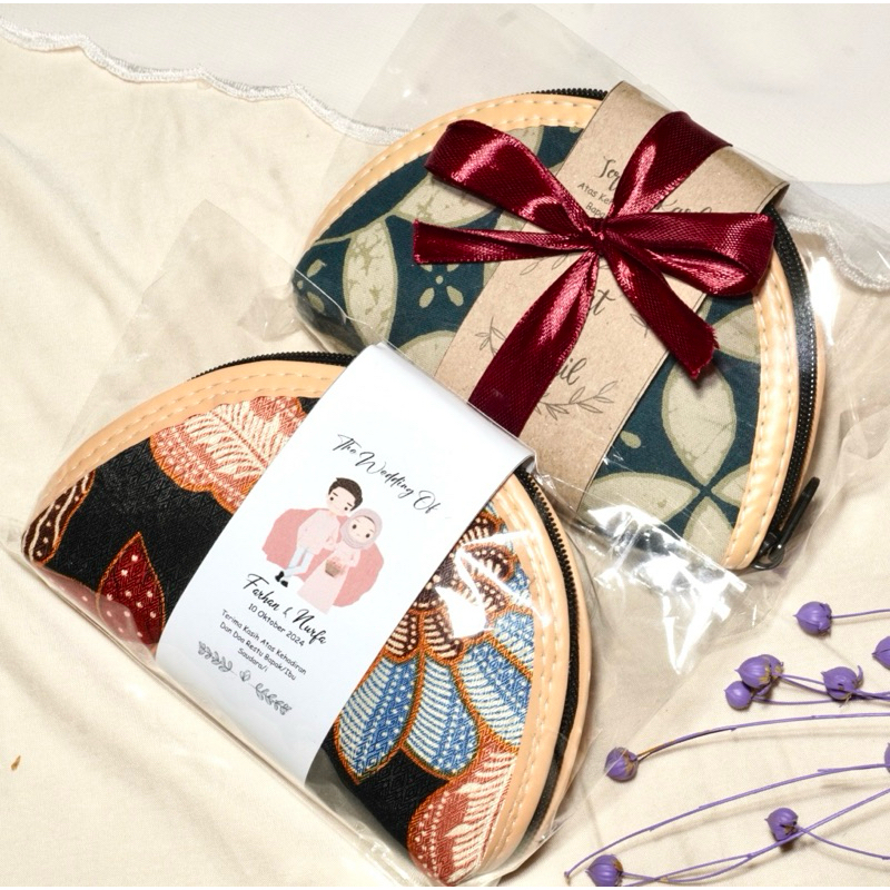Jual READY! Paket 50pcs Souvenir Pernikahan Dompet Pouch Batik Koin Busur 11,5 cm x9cm | Shopee ...