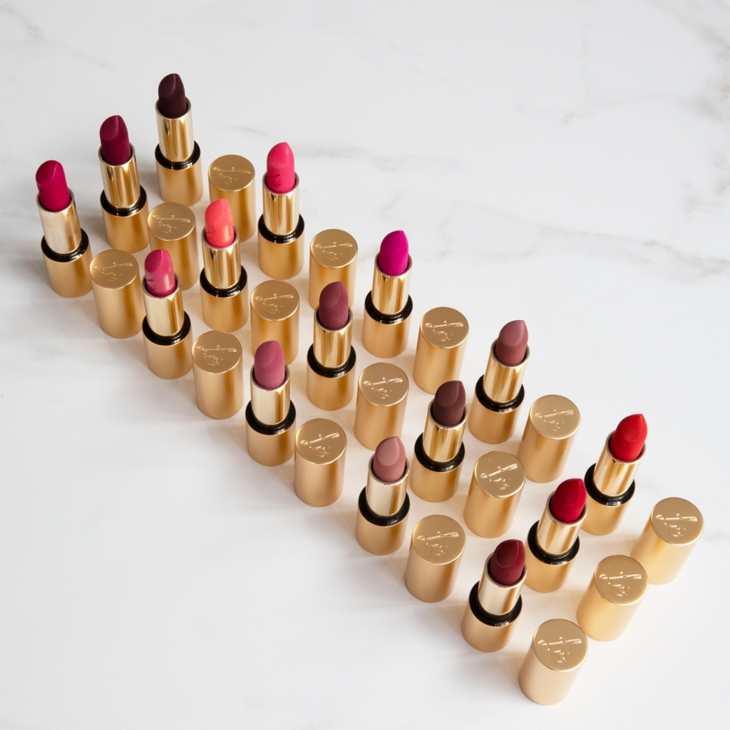 Jual Lisa Eldridge Lipstick Velvet Luxuriously Lucent Insanely ...
