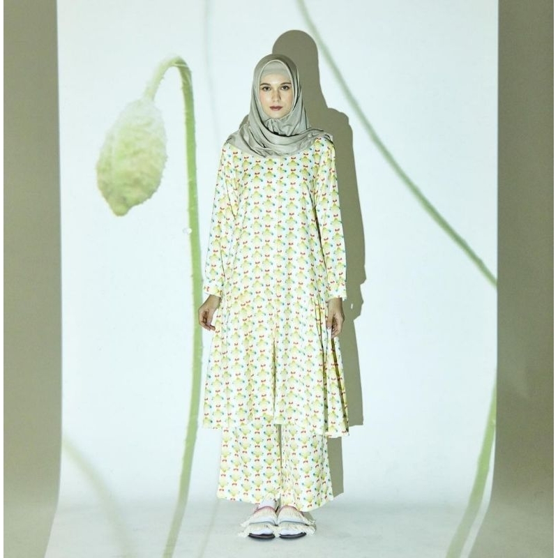 Jual NADJANI Linary Broken White PRELOVED (Atasan) | Shopee Indonesia
