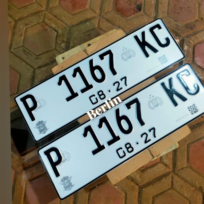Jual Custom plat nomor mobil reflektif warna putih barcode QR 2 pcs ...