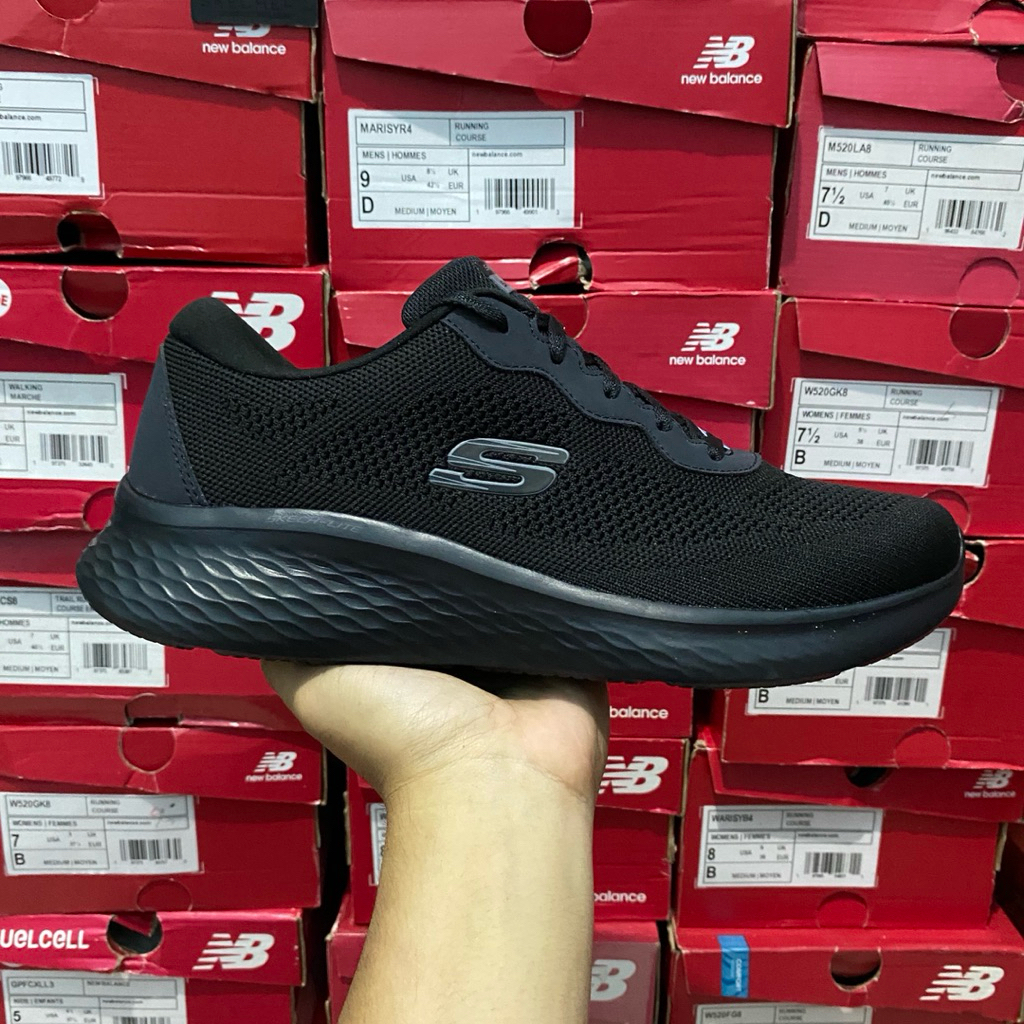 Jual (size 40) 𝐒𝐄𝐏𝐀𝐓𝐔 𝐇𝐈𝐓𝐀𝐌 𝐒𝐊𝐄𝐂𝐇𝐄𝐑𝐒 𝐋𝐈𝐓𝐄 𝐏𝐑𝐎 𝐖𝐀𝐑𝐌 𝐆𝐋𝐎𝐖 - 𝐁𝐋𝐀𝐂𝐊 ...