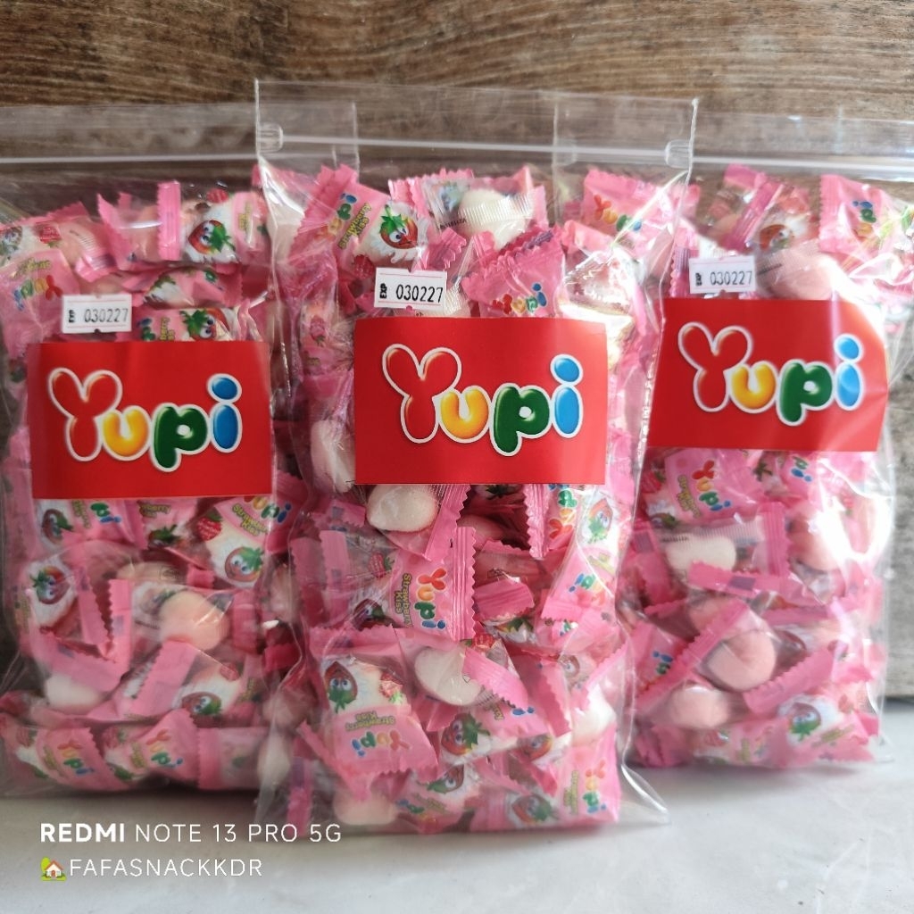 Jual Permen Yupi kiloan / Yupi Strawberry Kiss kemasan 200gr | Shopee ...