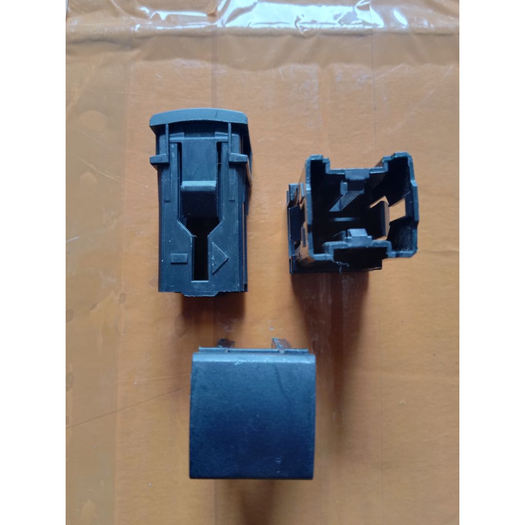 Jual Cover tutup lubang switch dashboard Avanza original | Shopee Indonesia