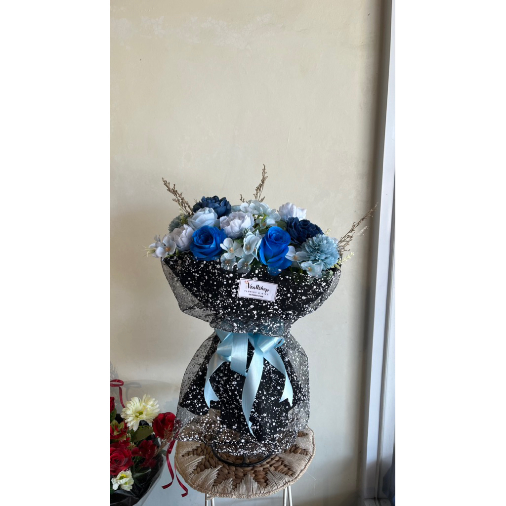 Jual Buket bunga mawar biru buket ulang tahun buket wisuda | Shopee ...