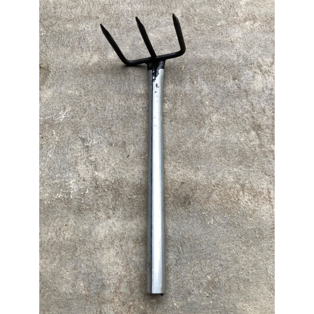 Jual alat berkebun garuk rumput mini | Shopee Indonesia