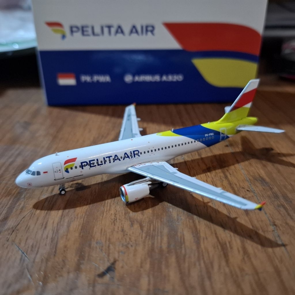 Jual diecast pesawat MP4 Diecast Models Airbus A320 Pelita Air 1:400 PK ...