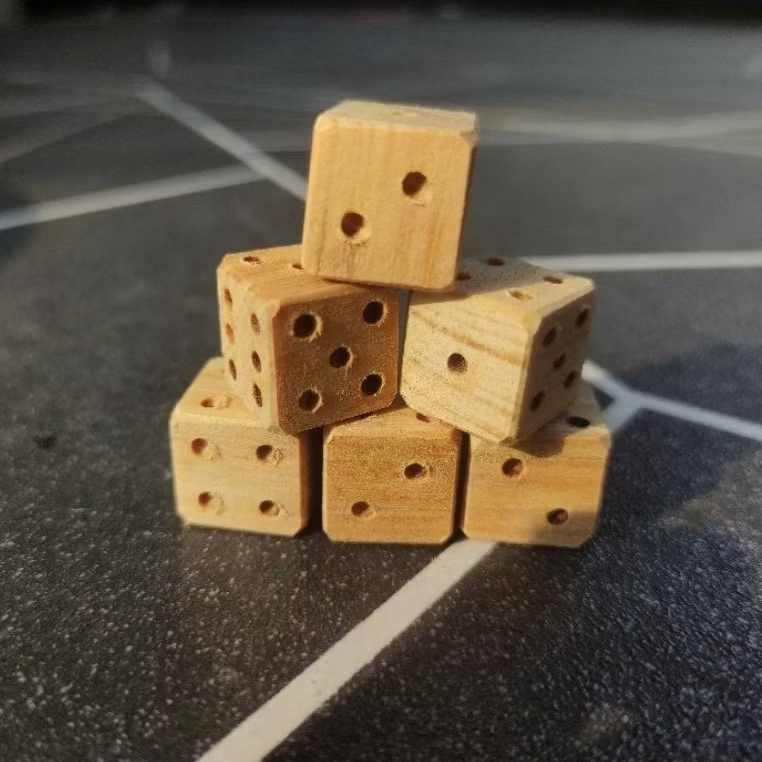 Jual Dadu/Dice kayu ukuran 16mm natural | Shopee Indonesia