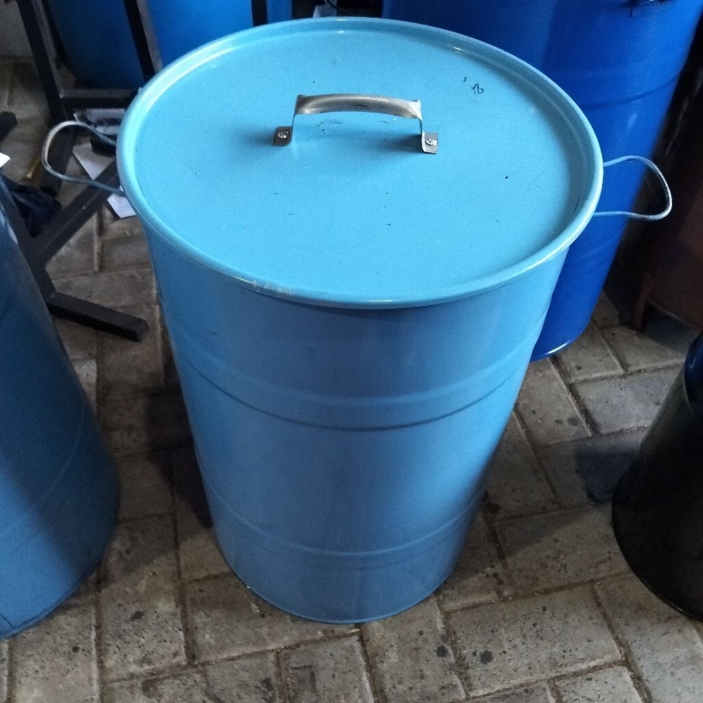 Jual Drum sampah besi 60 liter lengkap tutup dan pegangan samping ...